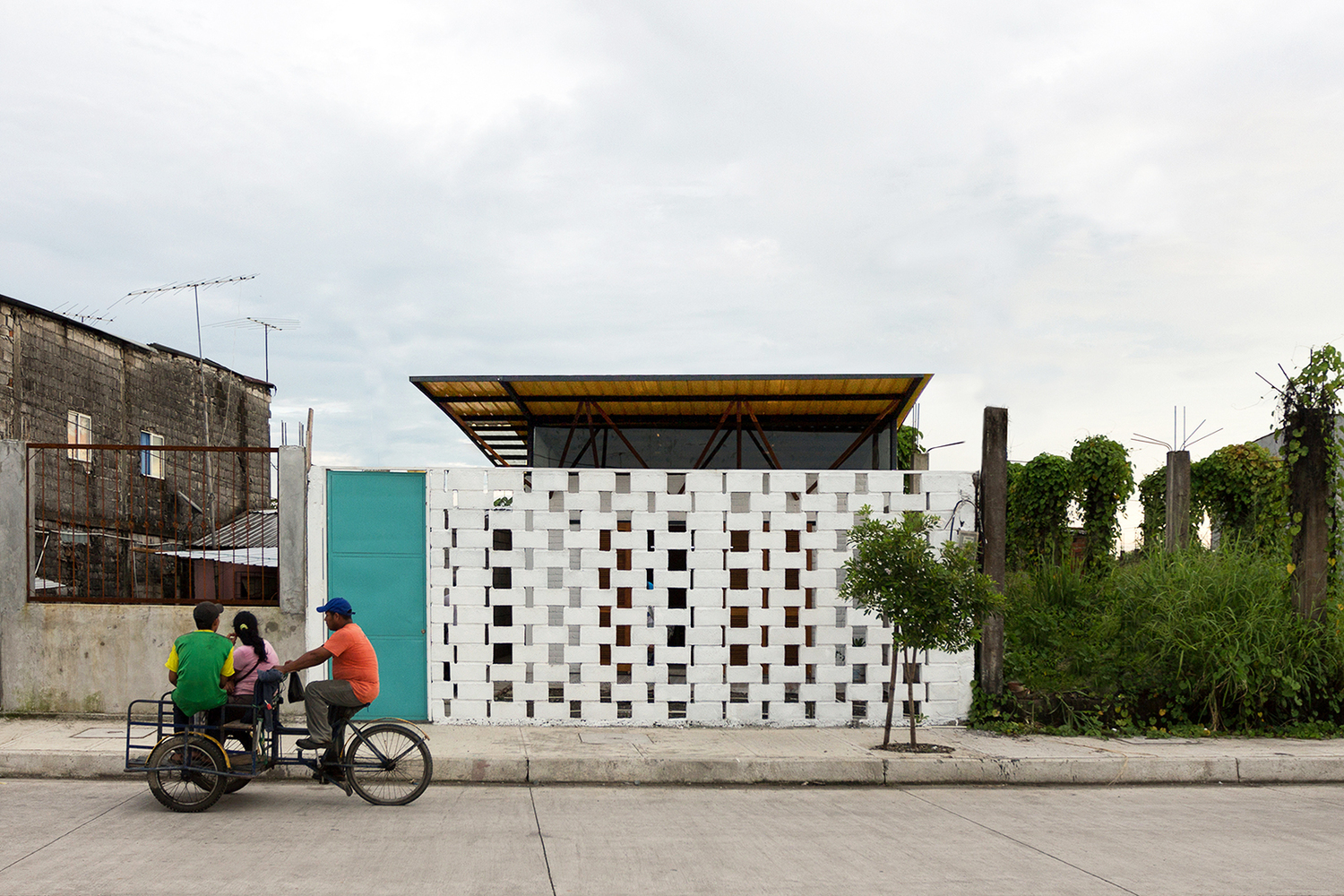 Social Housing: 45 Examples in Plan and Section - Kenneth Caldwell